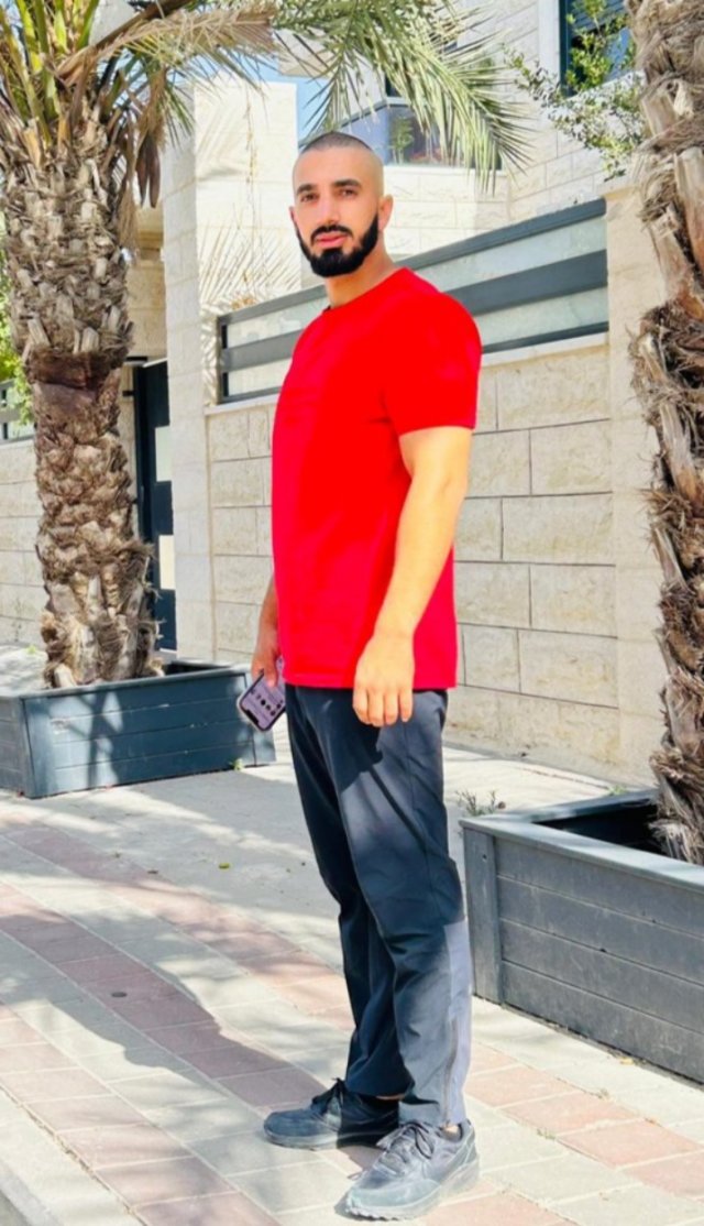 Yazan, 25, القدس - "Ahlam"