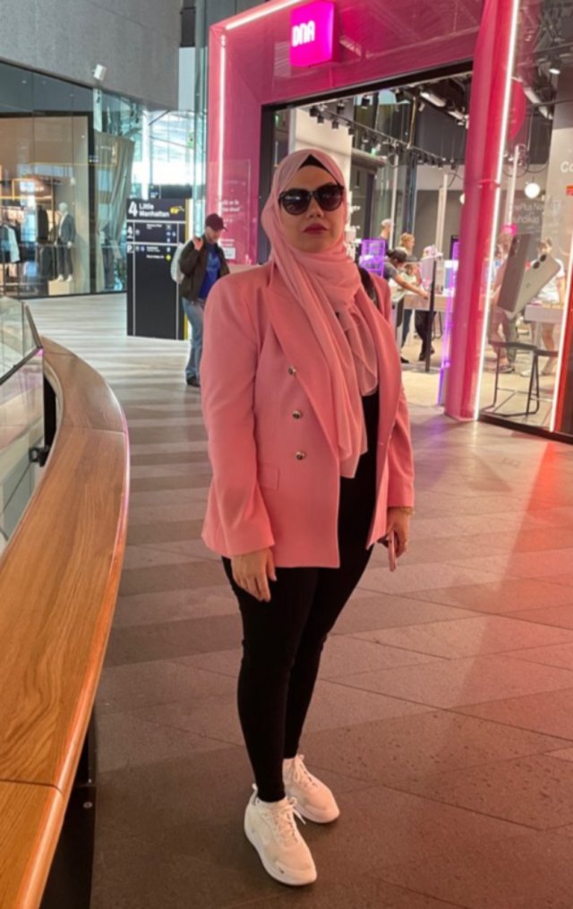 Lulu, 46, كنسينغتون وتشيلسي - "Ahlam"