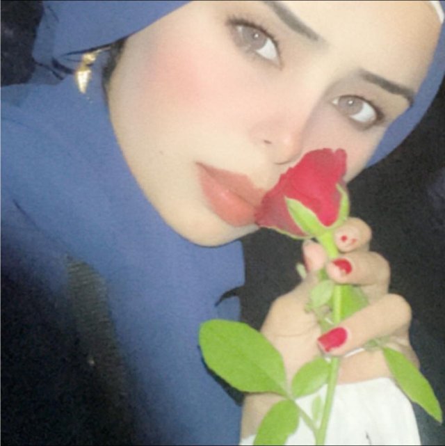 المــلــكه المحنونه, 21, بيروت - "Ahlam"