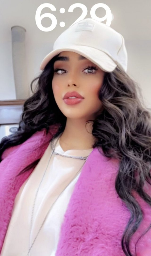 مها, 26, الرياض‎ - "Ahlam"