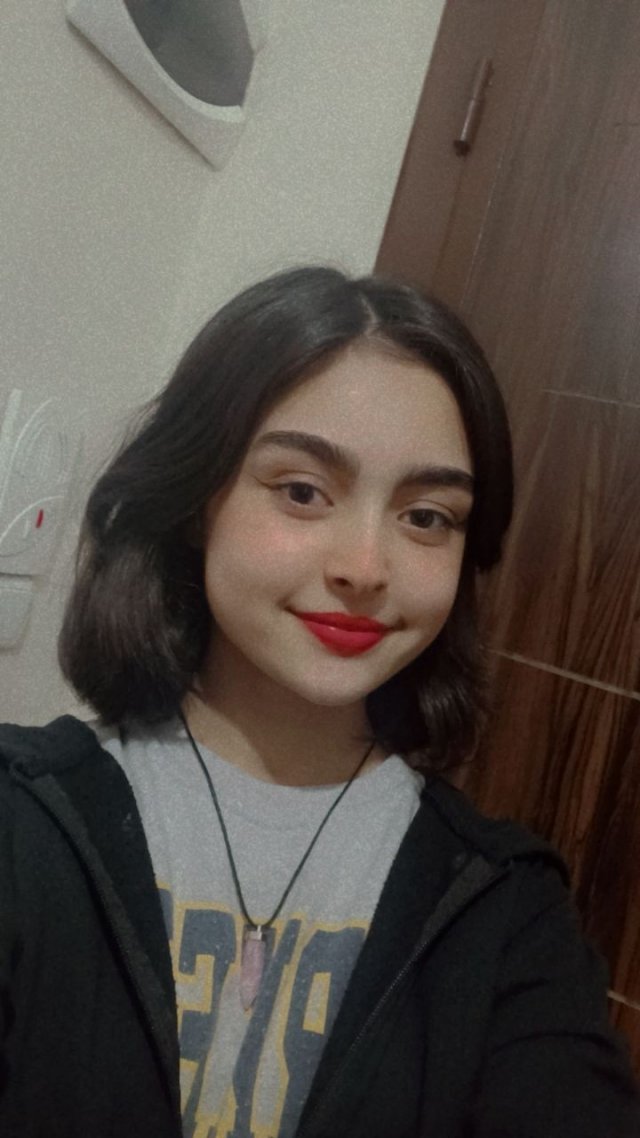 خاضعة تحت رجلك, 21, الجزائر - "Ahlam"