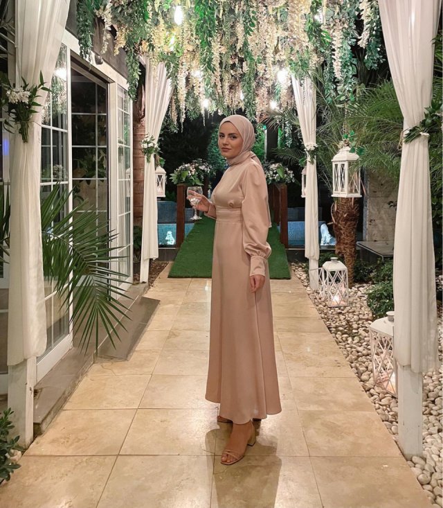 Lubna, 28, لندن - "Ahlam"