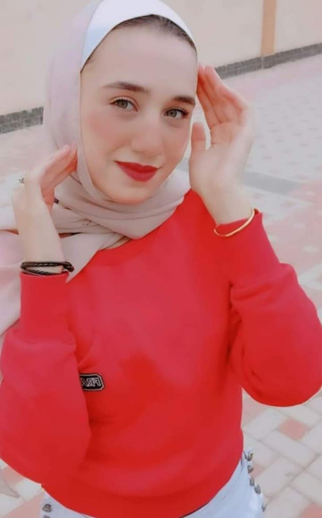 علا, 19, المنيا‎ - "Ahlam"