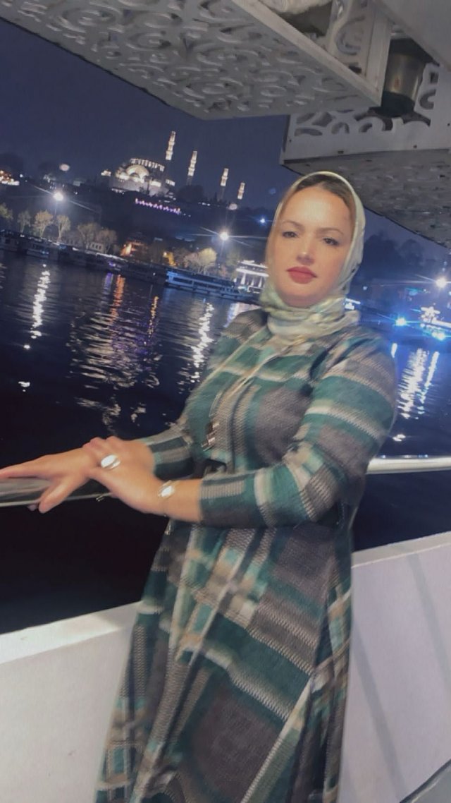 Wafae, 42, Istanbul - "Ahlam"