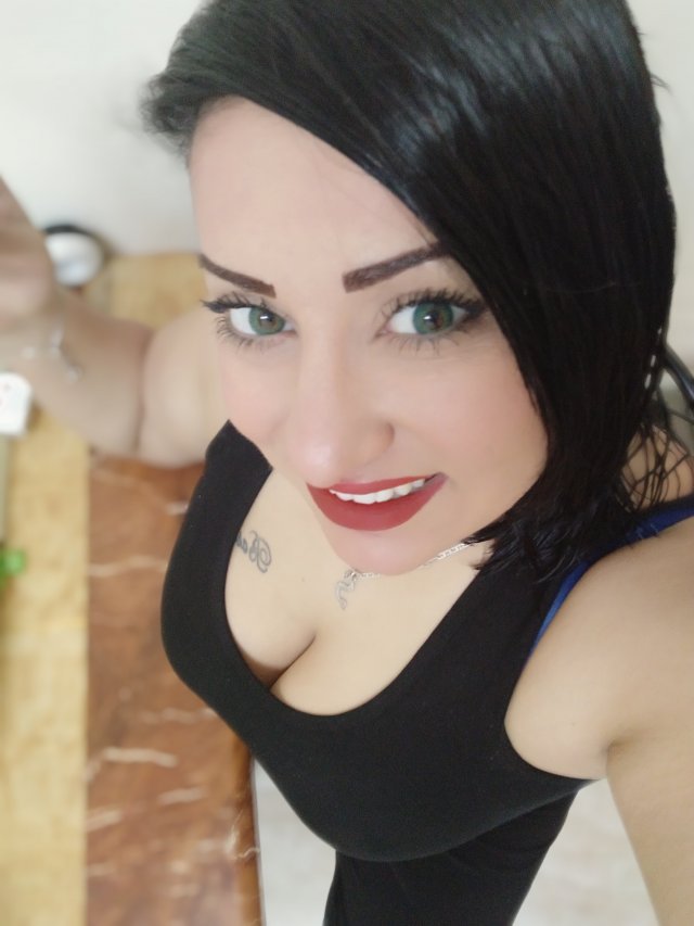 Malook, 30, نابلس‎ - "Ahlam"