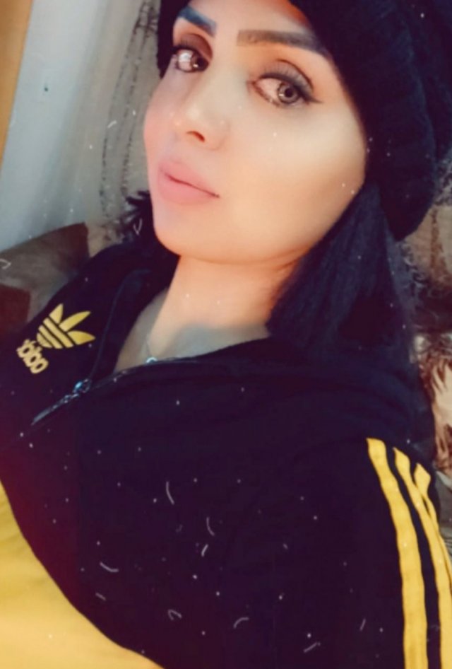 حياه, 30, الرياض‎ - "Ahlam"