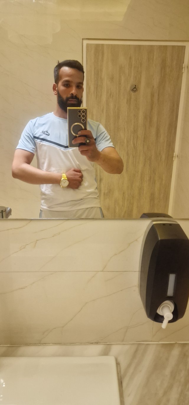 Mousa, 30, باريس - "Ahlam"