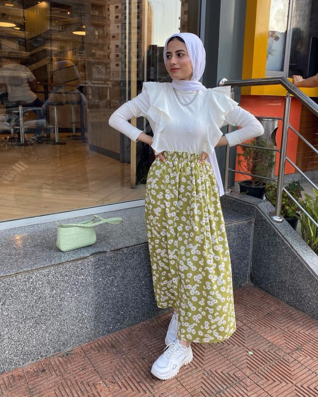 نسمة ربيع, 21, العجمى - "Ahlam"