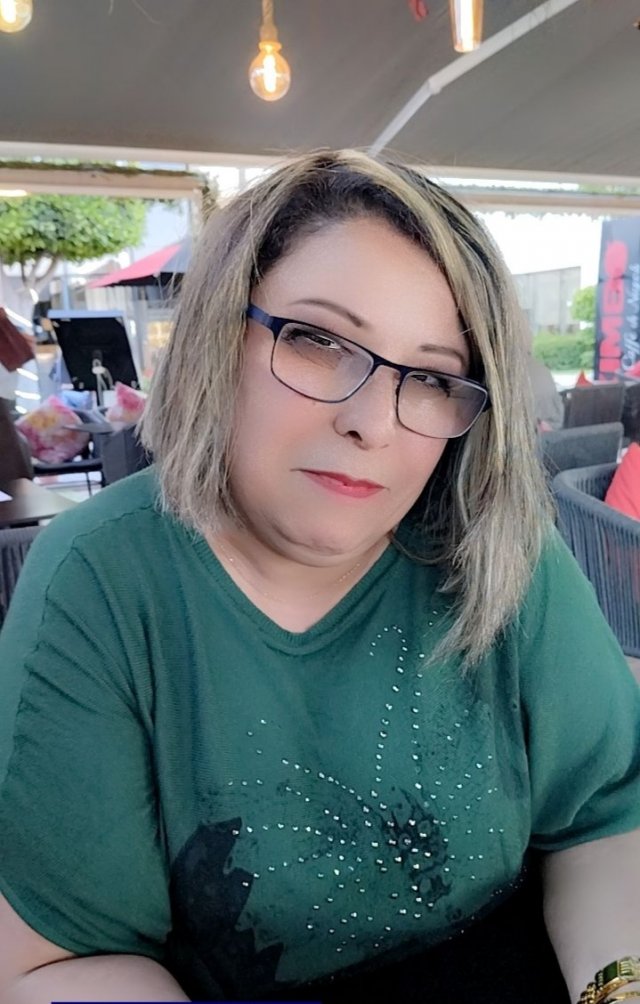 Hanane, 47, شامبيني سور مارن - "Ahlam"